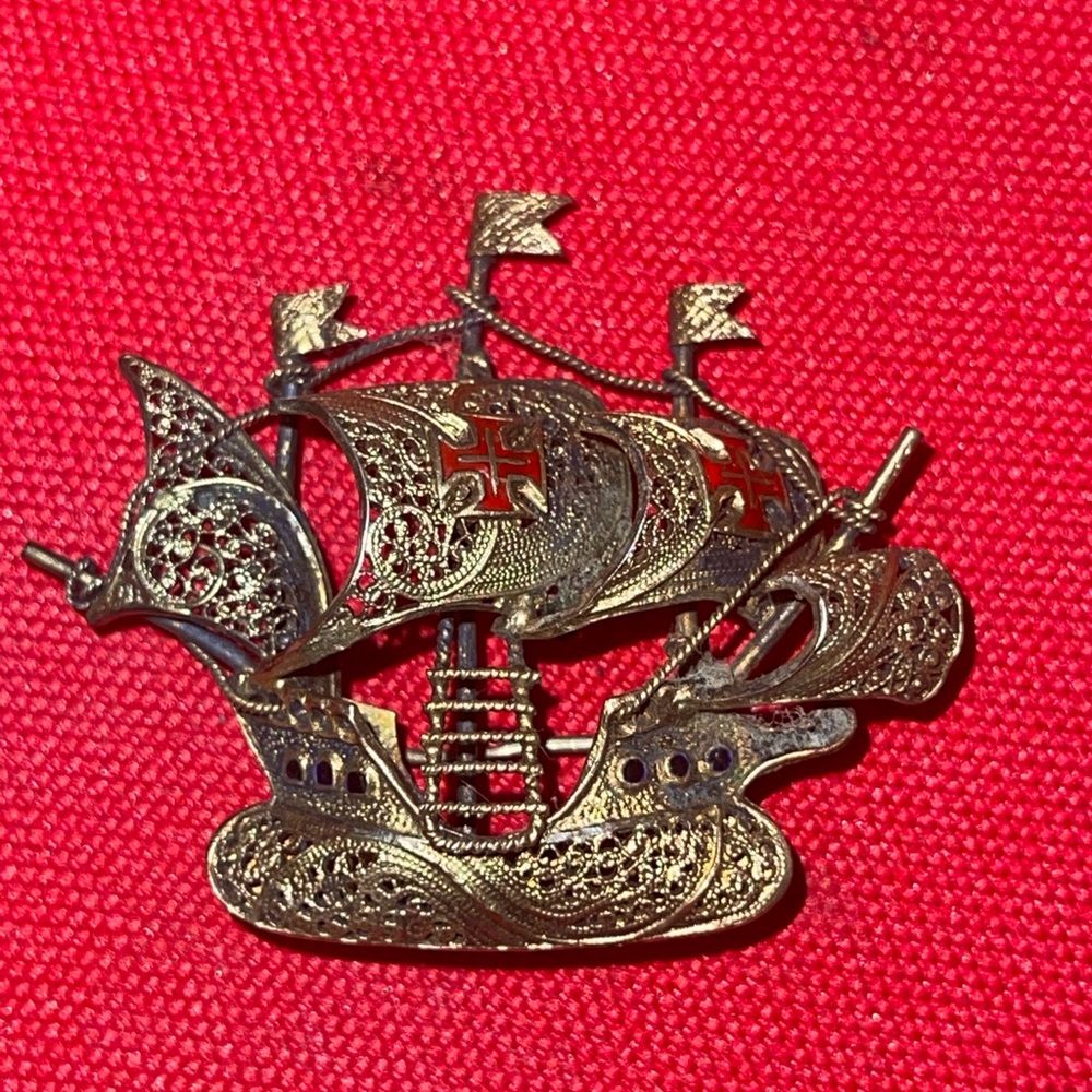 Vintage Silver Filigree Gold Pirate Ship Broach. - Gem
